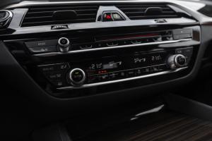 Brown BMW 520 2017 in Riga, with an engine capacity of 2.00 L and mileage of 216 thousand km for 18900 €, photo 15 on AUTOMOTO.COM.LV