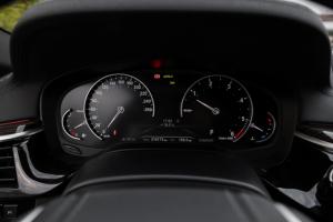 Brown BMW 520 2017 in Riga, with an engine capacity of 2.00 L and mileage of 216 thousand km for 18900 €, photo 16 on AUTOMOTO.COM.LV