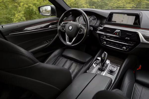 Brown BMW 520 2017 in Jelgava, with an engine capacity of 2.00 L and mileage of 216 thousand km for 16900 €, photo 7 on AUTOMOTO.COM.LV