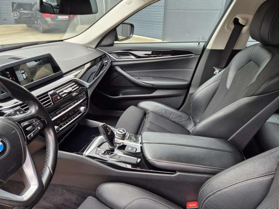 Brown BMW 520 2017 in Utena, with an engine capacity of 2.00 L and mileage of 331 thousand km for 13990 €, photo 13 on AUTOMOTO.COM.LV