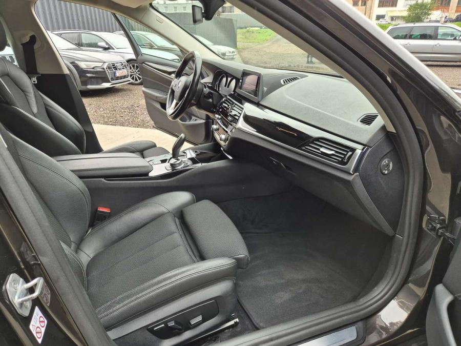 Brown BMW 520 2017 in Utena, with an engine capacity of 2.00 L and mileage of 331 thousand km for 13990 €, photo 15 on AUTOMOTO.COM.LV
