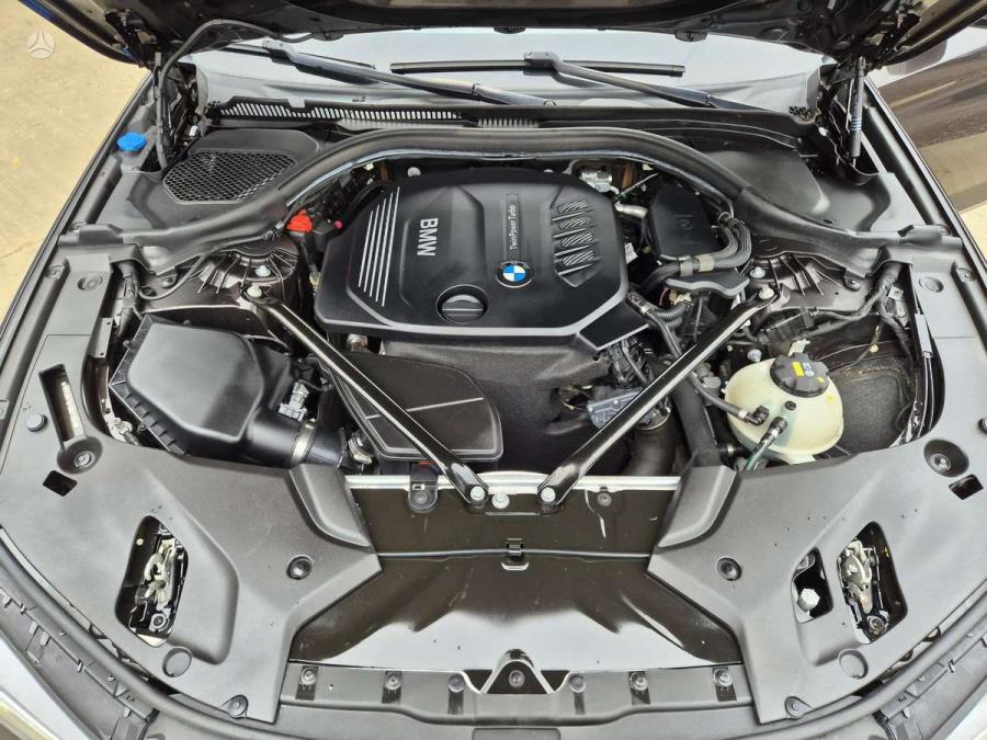 Brown BMW 520 2017 in Utena, with an engine capacity of 2.00 L and mileage of 331 thousand km for 13990 €, photo 26 on AUTOMOTO.COM.LV