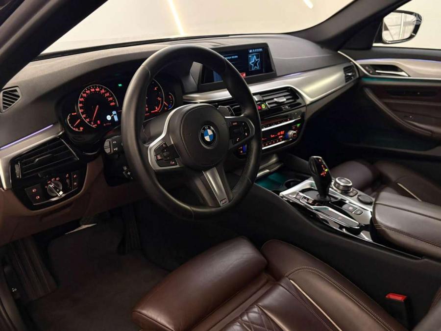 Brown BMW 520 2018 in Marijampole, with an engine capacity of 2.00 L and mileage of 187 thousand km for 17999 €, photo 3 on AUTOMOTO.COM.LV