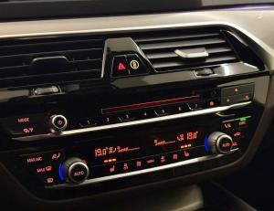 Brown BMW 520 2018 in Marijampole, with an engine capacity of 2.00 L and mileage of 187 thousand km for 17999 €, photo 12 on AUTOMOTO.COM.LV