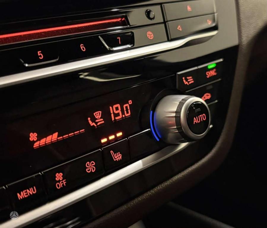 Brown BMW 520 2018 in Marijampole, with an engine capacity of 2.00 L and mileage of 187 thousand km for 17999 €, photo 13 on AUTOMOTO.COM.LV