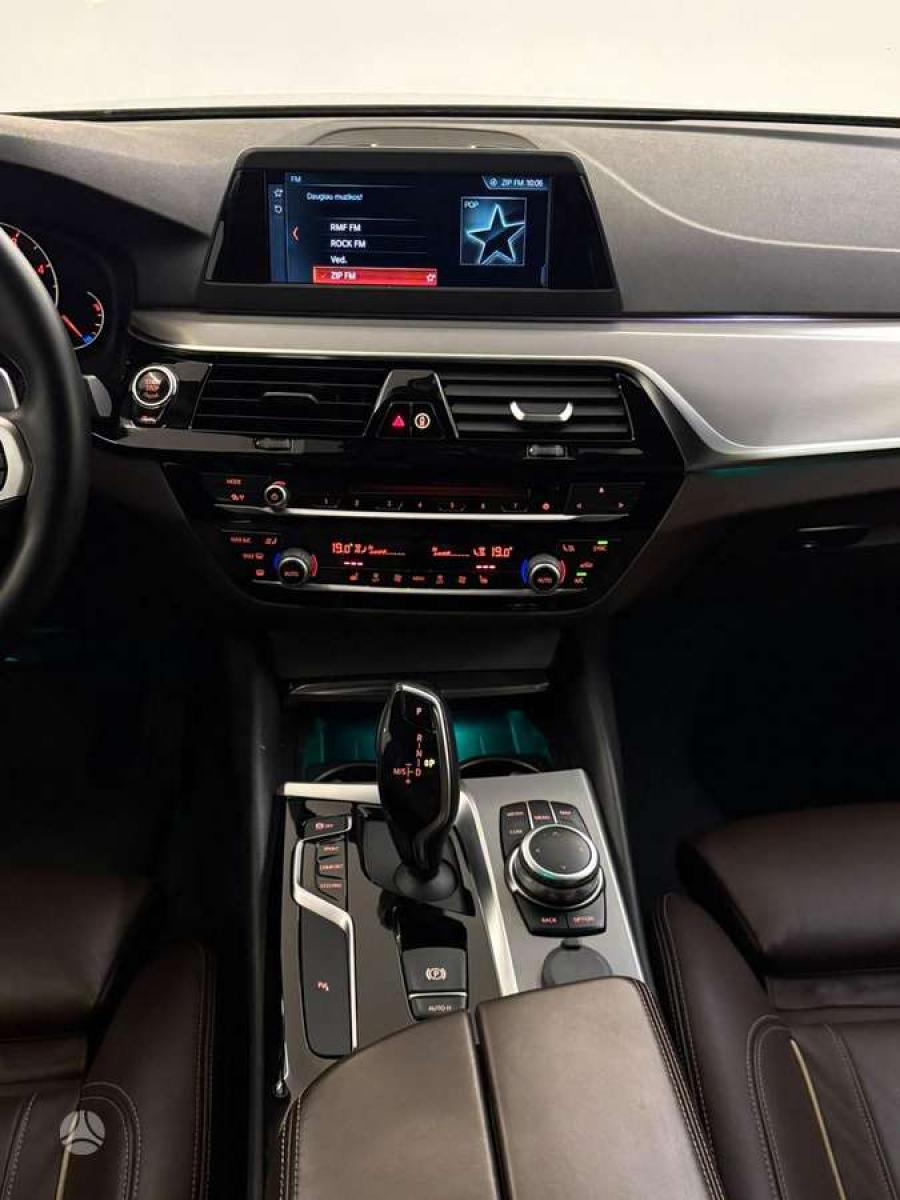 Brown BMW 520 2018 in Marijampole, with an engine capacity of 2.00 L and mileage of 187 thousand km for 17999 €, photo 22 on AUTOMOTO.COM.LV