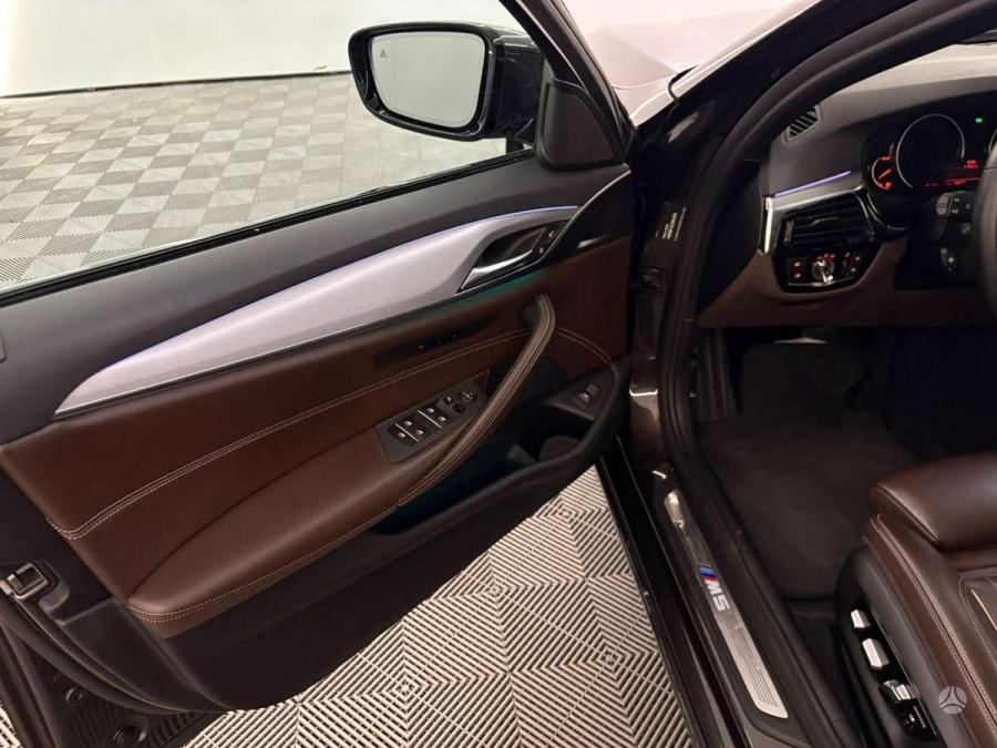Brown BMW 520 2018 in Marijampole, with an engine capacity of 2.00 L and mileage of 187 thousand km for 17999 €, photo 26 on AUTOMOTO.COM.LV