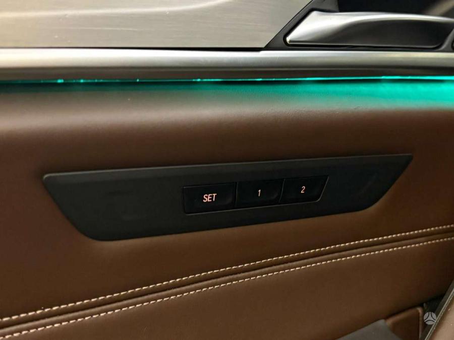 Brown BMW 520 2018 in Marijampole, with an engine capacity of 2.00 L and mileage of 187 thousand km for 17999 €, photo 27 on AUTOMOTO.COM.LV