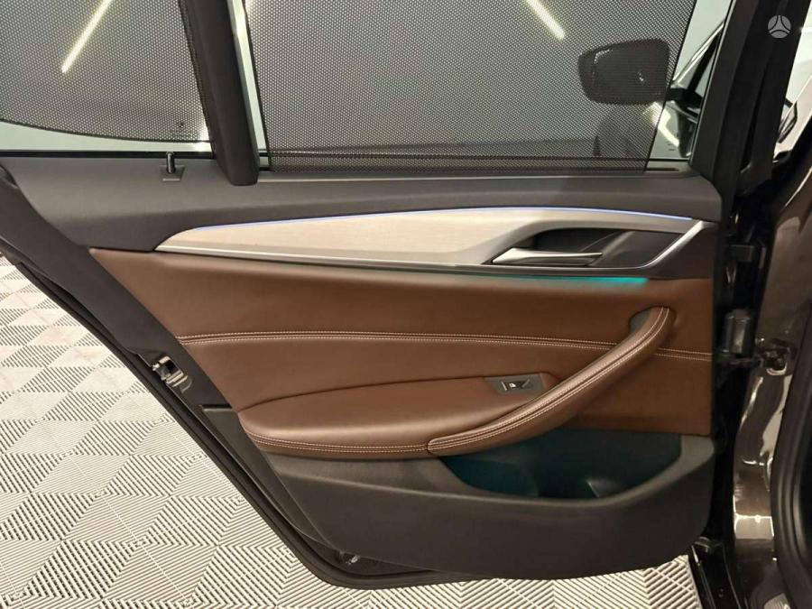 Brown BMW 520 2018 in Marijampole, with an engine capacity of 2.00 L and mileage of 187 thousand km for 17999 €, photo 31 on AUTOMOTO.COM.LV
