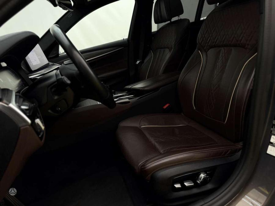Brown BMW 520 2020 in Vilnius, with an engine capacity of 2.00 L and mileage of 167 thousand km for 28500 €, photo 11 on AUTOMOTO.COM.LV