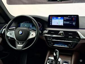 Brown BMW 520 2020 in Vilnius, with an engine capacity of 2.00 L and mileage of 167 thousand km for 28500 €, photo 19 on AUTOMOTO.COM.LV