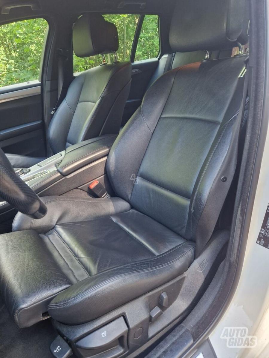 BMW 520 2011 in Prienai, with an engine capacity of 2.00 L and mileage of 335 thousand km for 11400 €, photo 8 on AUTOMOTO.COM.LV