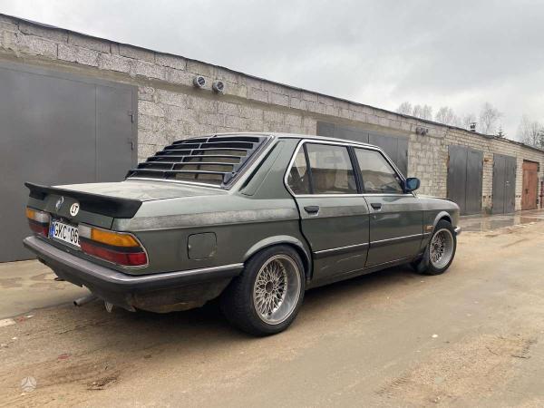 Zaļš BMW 520 1982 Alīta, ar dzinēja tilpumu 2.00 L un nobraukumu 123 tūkst. km par 2000 €, foto 1 vietnē AUTOMOTO.COM.LV