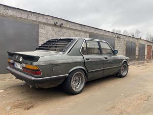 Green BMW 520 1982 in Alytus, with an engine capacity of 2.00 L and mileage of 123 thousand km for 2000 €, photo  on AUTOMOTO.COM.LV