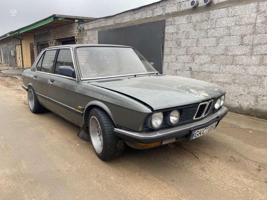Green BMW 520 1982 in Alytus, with an engine capacity of 2.00 L and mileage of 123 thousand km for 2000 €, photo 2 on AUTOMOTO.COM.LV