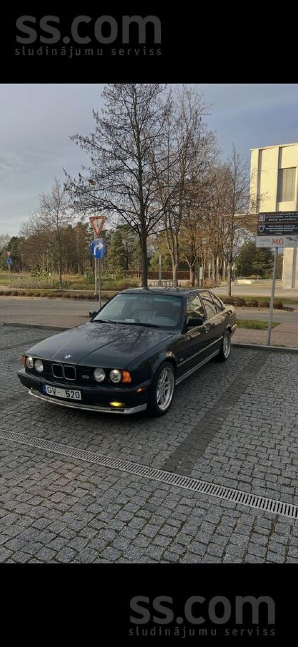 Green BMW 520 1994 in Aizkraukle, with an engine capacity of 2.00 L and mileage of 300 thousand km for 6100 €, photo 1 on AUTOMOTO.COM.LV