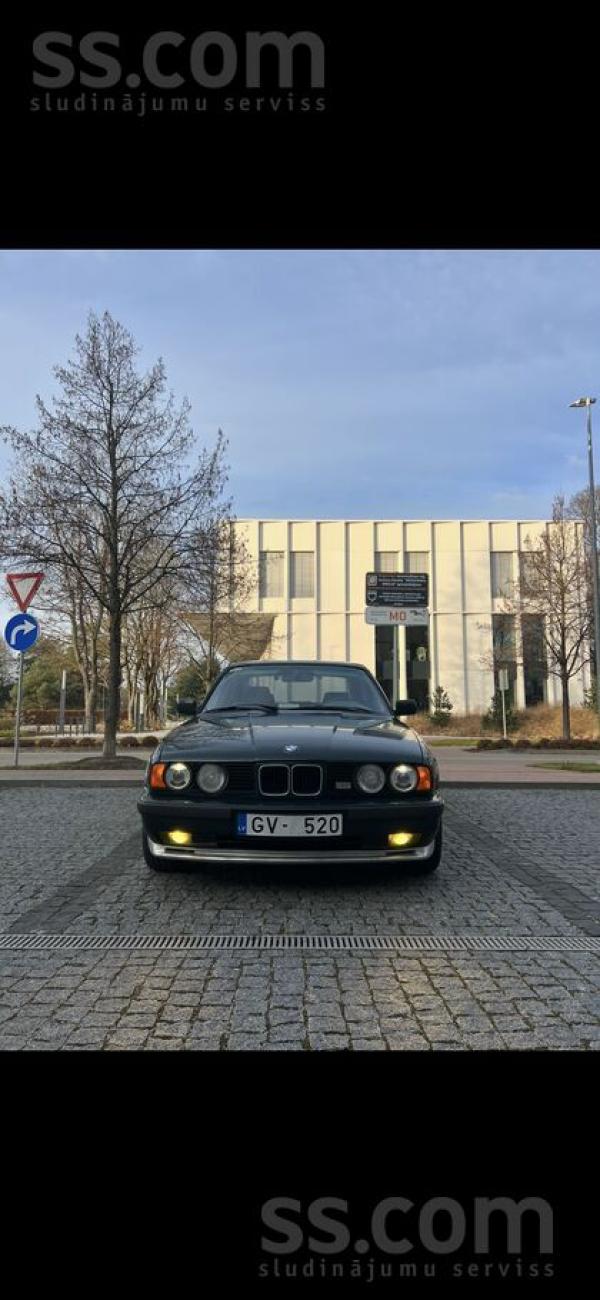 Green BMW 520 1994 in Aizkraukle, with an engine capacity of 2.00 L and mileage of 300 thousand km for 6100 €, photo 2 on AUTOMOTO.COM.LV