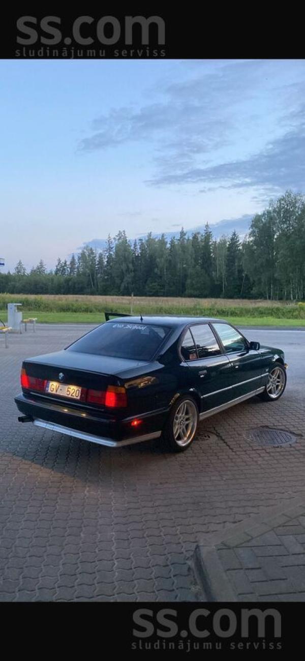 Green BMW 520 1994 in Aizkraukle, with an engine capacity of 2.00 L and mileage of 300 thousand km for 6100 €, photo 3 on AUTOMOTO.COM.LV