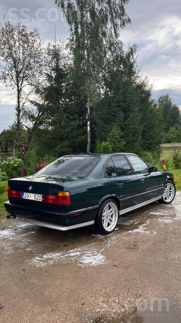 Green BMW 520 1994 in Aizkraukle, with an engine capacity of 2.00 L and mileage of 300 thousand km for 6100 €, photo 5 on AUTOMOTO.COM.LV