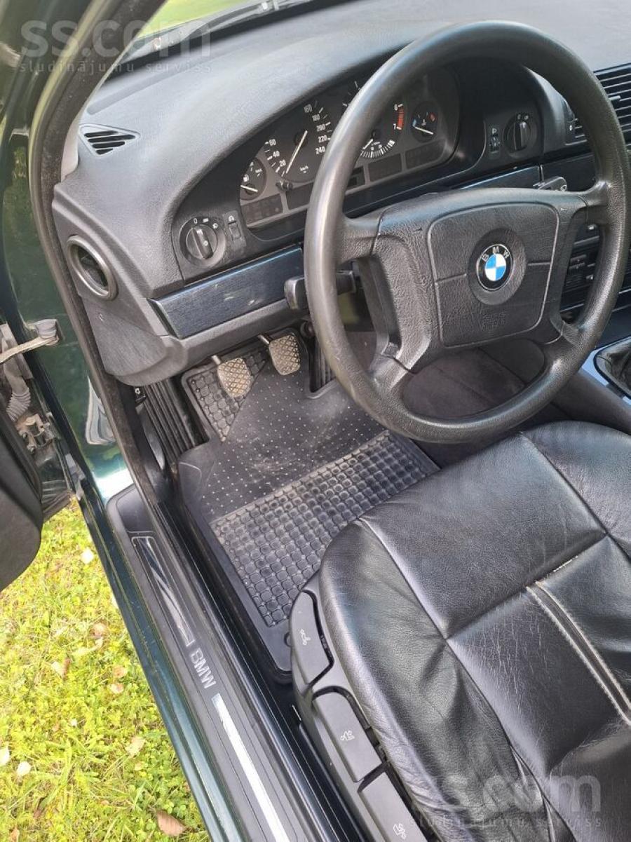 Green BMW 520 1996 in Riga, with an engine capacity of 2.00 L and mileage of 0 thousand km for 3700 €, photo 22 on AUTOMOTO.COM.LV
