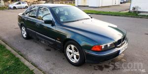 Green BMW 520 1996 in Riga, with an engine capacity of 2.00 L and mileage of 315 thousand km for 800 €, photo 4 on AUTOMOTO.COM.LV