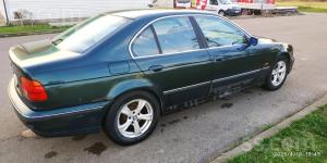 Green BMW 520 1996 in Riga, with an engine capacity of 2.00 L and mileage of 315 thousand km for 800 €, photo 5 on AUTOMOTO.COM.LV