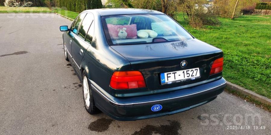 Green BMW 520 1996 in Riga, with an engine capacity of 2.00 L and mileage of 315 thousand km for 800 €, photo 7 on AUTOMOTO.COM.LV