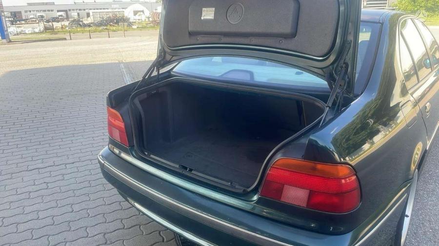 Green BMW 520 1997 in Marijampole, with an engine capacity of 1.99 L and mileage of 270 thousand km for 2999 €, photo 15 on AUTOMOTO.COM.LV