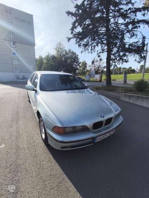 Green BMW 520 1997 in Vilnius, with an engine capacity of 1.99 L and mileage of 322 thousand km for 1700 €, photo  on AUTOMOTO.COM.LV