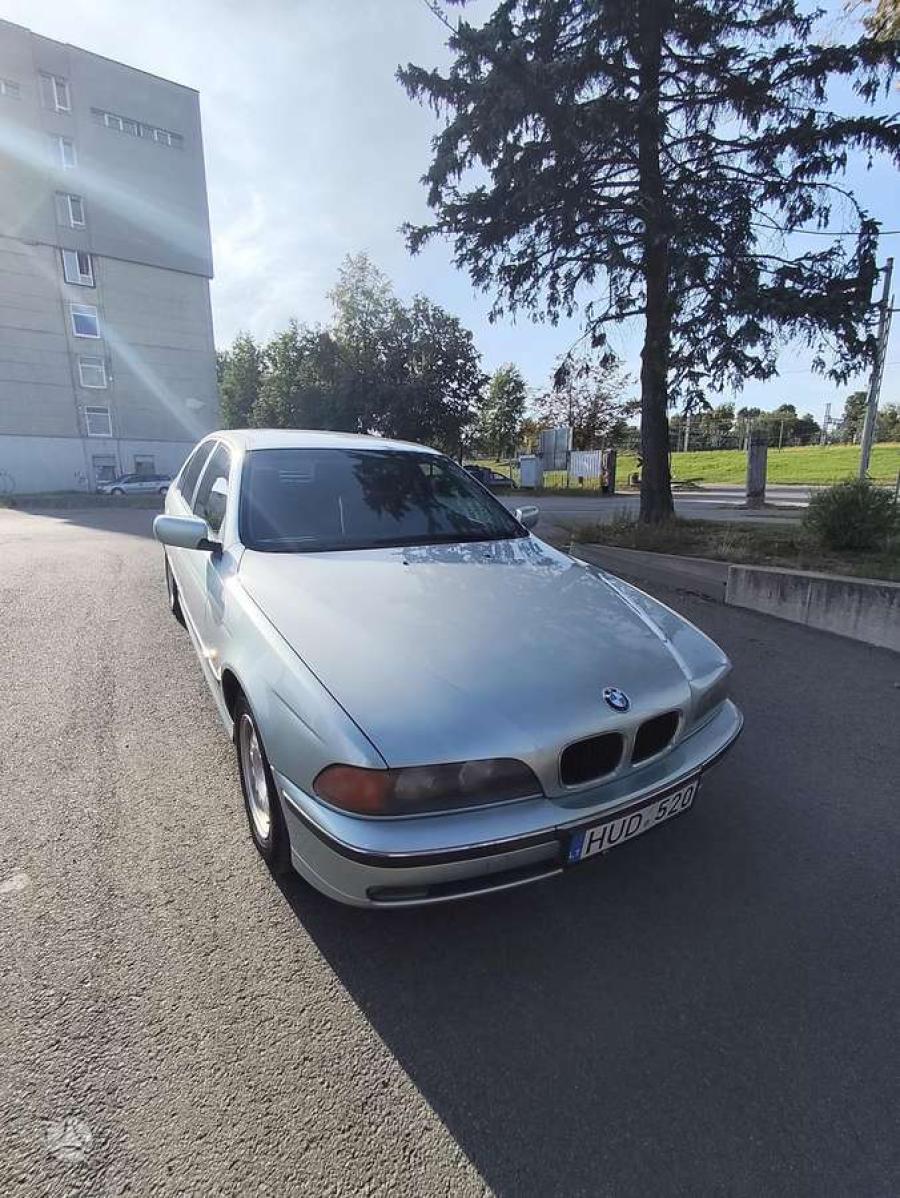 Зеленый БМВ 520 1997 в Вильнюс, объемом двигателя 1.99 л и пробегом 322 тыс. км за 1700 €, фото 1 на AUTOMOTO.COM.LV