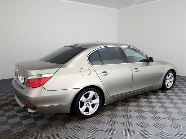 Zaļš BMW 520 2003 Tallina, ar dzinēja tilpumu 2.20 L un nobraukumu 475 tūkst. km par 1299 €, foto 3 vietnē AUTOMOTO.COM.LV