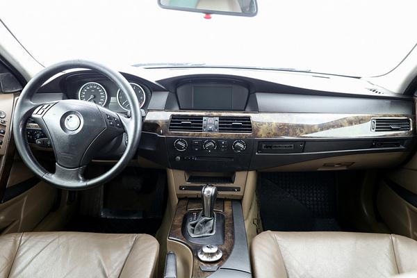 Zaļš BMW 520 2003 Tallina, ar dzinēja tilpumu 2.20 L un nobraukumu 475 tūkst. km par 1299 €, foto 5 vietnē AUTOMOTO.COM.LV