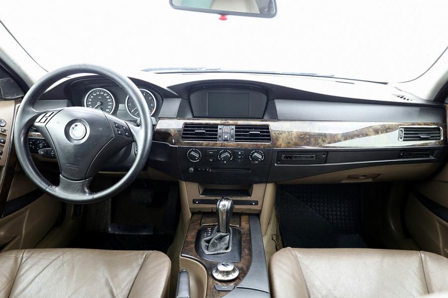 Green BMW 520 2003 in Tallinn, with an engine capacity of 2.20 L and mileage of 475 thousand km for 1299 €, photo 13 on AUTOMOTO.COM.LV