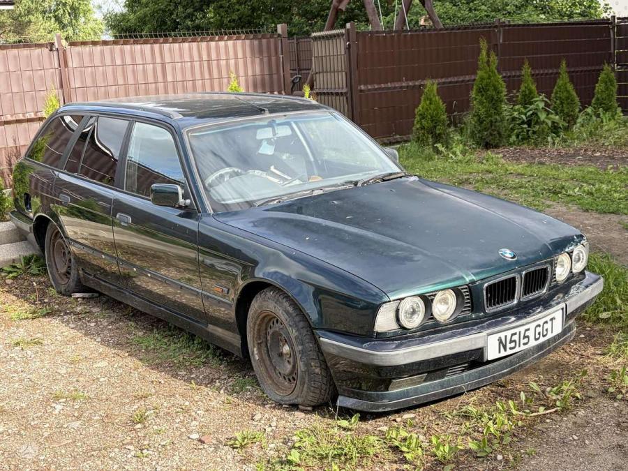 Green BMW 520 1995 in Kretinga, with an engine capacity of 1.99 L and mileage of 140 thousand km for 1300 €, photo 1 on AUTOMOTO.COM.LV