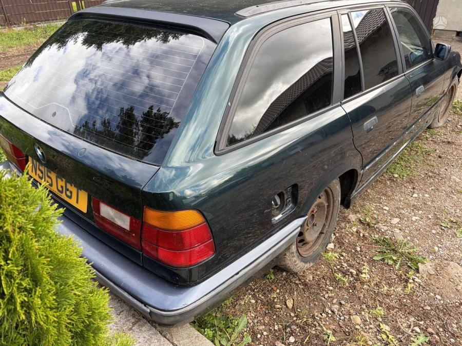 Green BMW 520 1995 in Kretinga, with an engine capacity of 1.99 L and mileage of 140 thousand km for 1300 €, photo 6 on AUTOMOTO.COM.LV