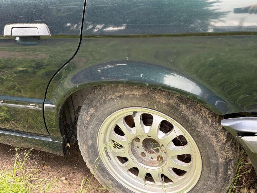 Green BMW 520 1995 in Kretinga, with an engine capacity of 1.99 L and mileage of 140 thousand km for 1300 €, photo 14 on AUTOMOTO.COM.LV