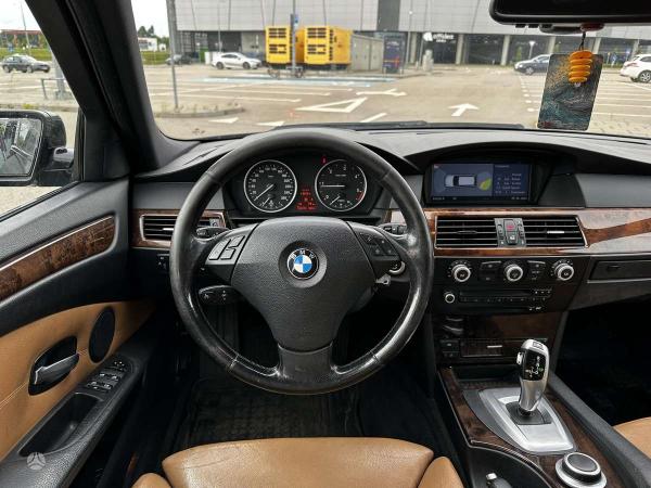 Zaļš BMW 520 2007 Viļņa, ar dzinēja tilpumu 2.00 L un nobraukumu 322 tūkst. km par 3500 €, foto 9 vietnē AUTOMOTO.COM.LV