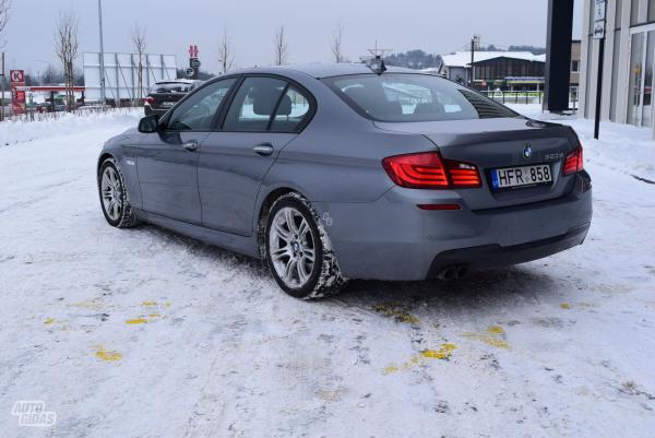 Grey BMW 520 2011 in Vilnius, with an engine capacity of 2.00 L and mileage of 306 thousand km for 10400 €, photo 7 on AUTOMOTO.COM.LV