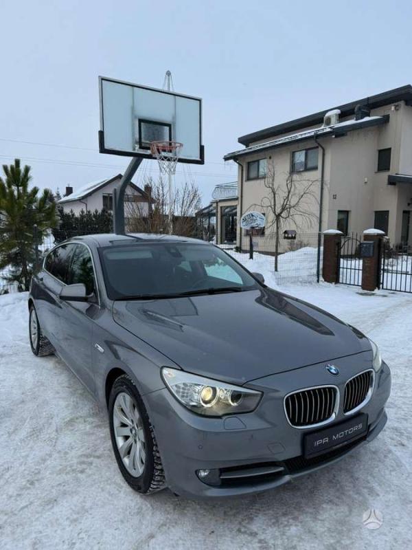 Grey BMW 520 2013 in Kaunas, with an engine capacity of 2.00 L and mileage of 295 thousand km for 10800 €, photo 1 on AUTOMOTO.COM.LV