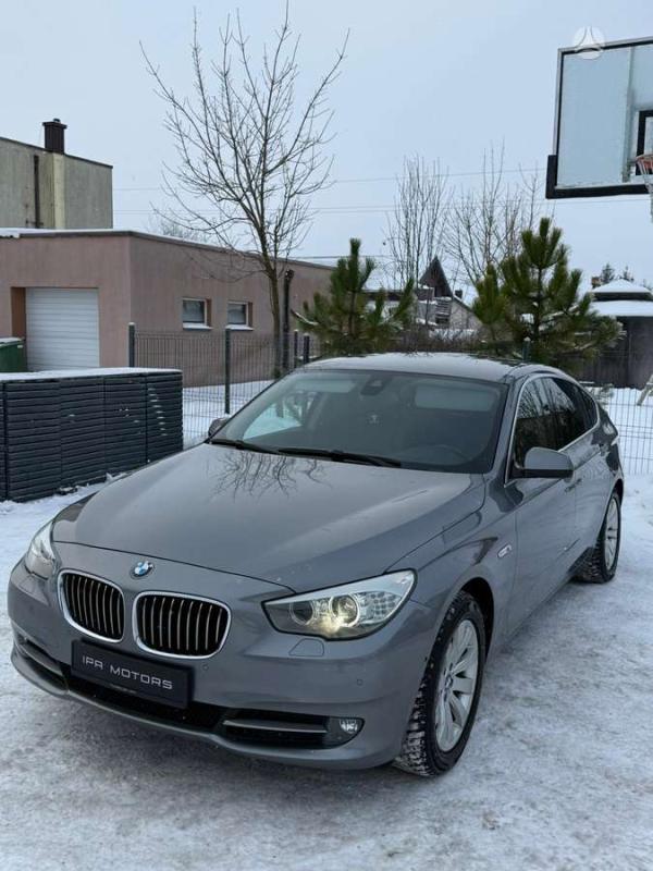 Grey BMW 520 2013 in Kaunas, with an engine capacity of 2.00 L and mileage of 295 thousand km for 10800 €, photo 2 on AUTOMOTO.COM.LV
