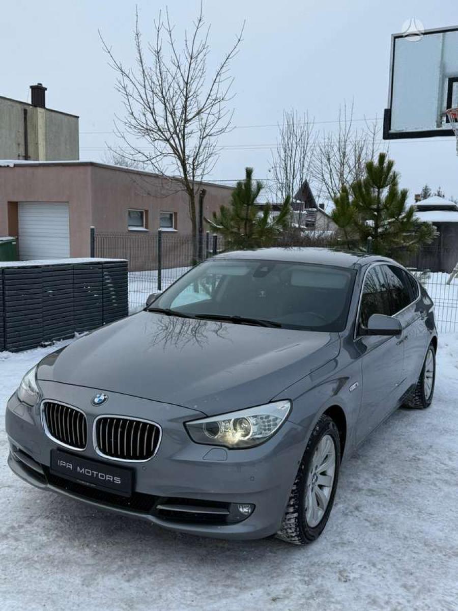 Grey BMW 520 2013 in Kaunas, with an engine capacity of 2.00 L and mileage of 295 thousand km for 10800 €, photo 2 on AUTOMOTO.COM.LV