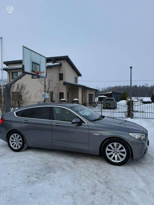 Grey BMW 520 2013 in Kaunas, with an engine capacity of 2.00 L and mileage of 295 thousand km for 10800 €, photo 3 on AUTOMOTO.COM.LV