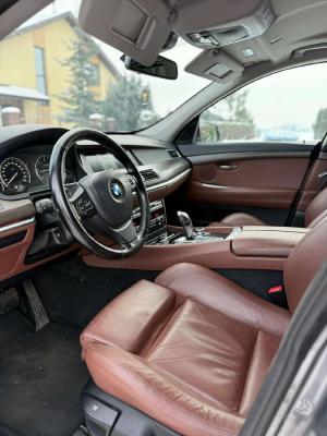 Grey BMW 520 2013 in Kaunas, with an engine capacity of 2.00 L and mileage of 295 thousand km for 10800 €, photo 25 on AUTOMOTO.COM.LV