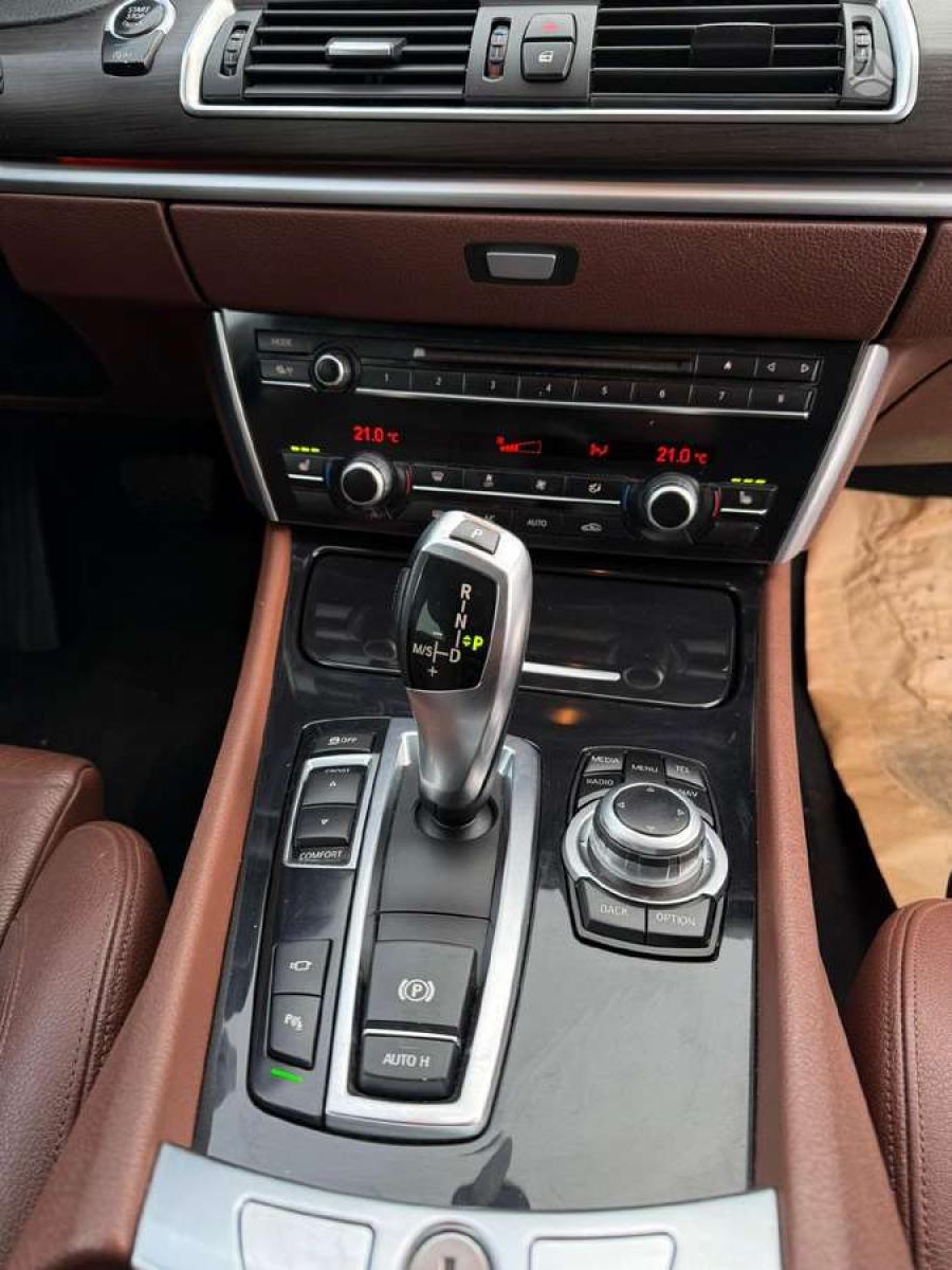 Grey BMW 520 2013 in Kaunas, with an engine capacity of 2.00 L and mileage of 295 thousand km for 10800 €, photo 29 on AUTOMOTO.COM.LV