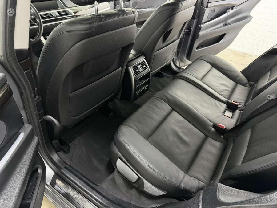 Grey BMW 520 2014 in Utena, with an engine capacity of 2.00 L and mileage of 225 thousand km for 11700 €, photo 12 on AUTOMOTO.COM.LV
