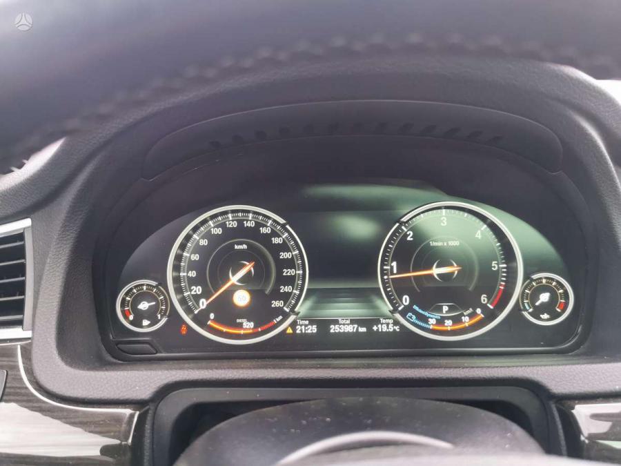 Pelēks BMW 520 2014 Šauļi, ar dzinēja tilpumu 2.00 L un nobraukumu 254 tūkst. km par 9600 €, foto 19 vietnē AUTOMOTO.COM.LV