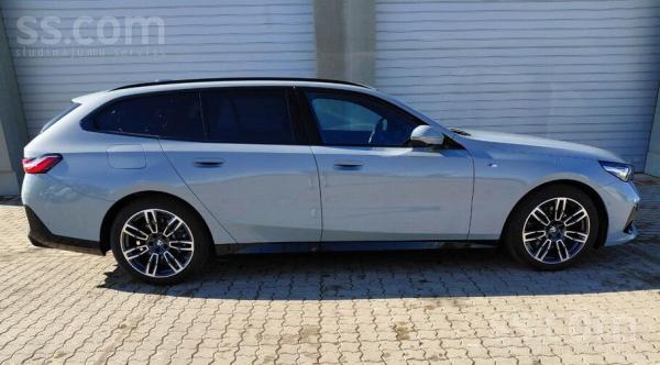 Grey BMW 520 2024 in Riga, with an engine capacity of 2.00 L and mileage of 38 thousand km for 48500 €, photo 3 on AUTOMOTO.COM.LV