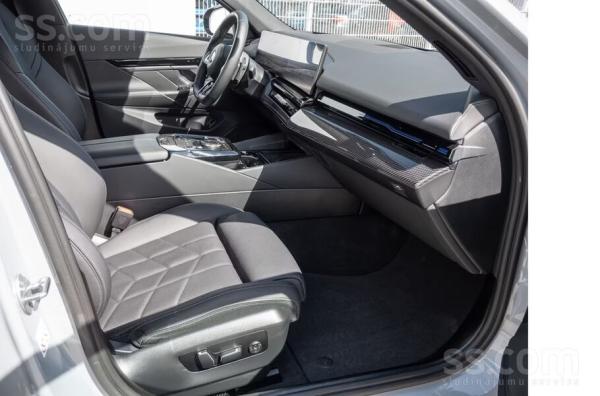 Grey BMW 520 2024 in Riga, with an engine capacity of 2.00 L and mileage of 38 thousand km for 48500 €, photo 10 on AUTOMOTO.COM.LV