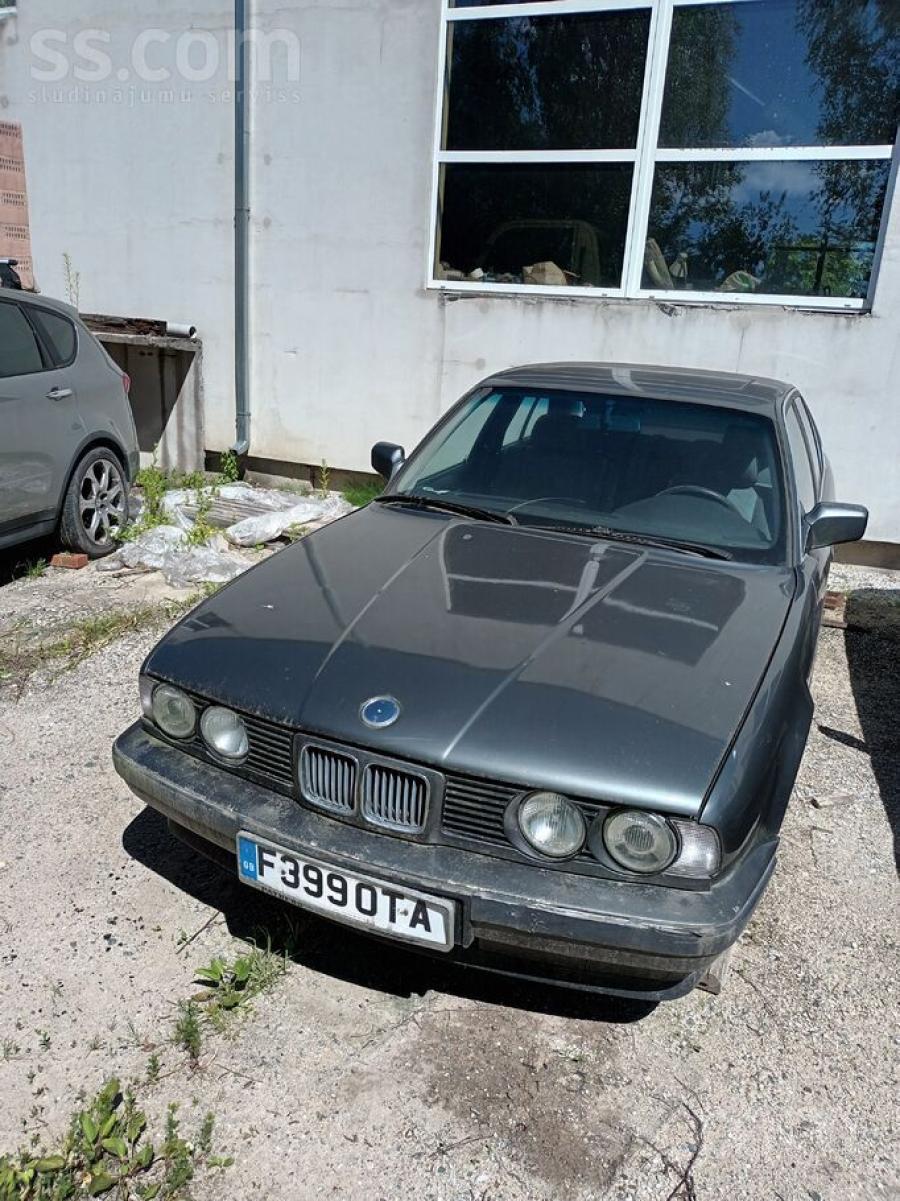 Grey BMW 520 1988 in Jelgava, with an engine capacity of 2.00 L and mileage of 250 thousand km for 850 €, photo 1 on AUTOMOTO.COM.LV