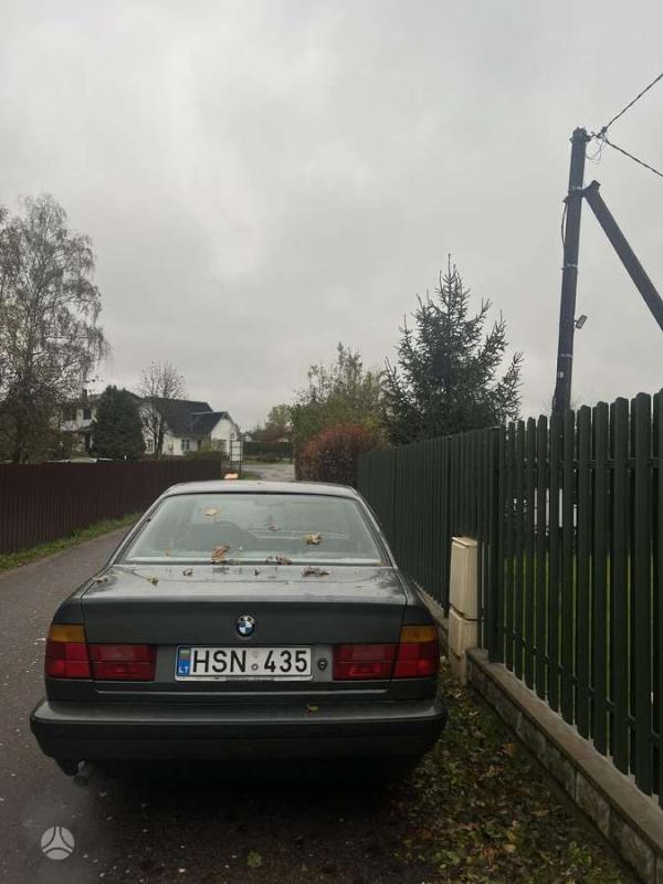 Grey BMW 520 1990 in Vilnius, with an engine capacity of 1.99 L and mileage of 250 thousand km for 2500 €, photo 2 on AUTOMOTO.COM.LV
